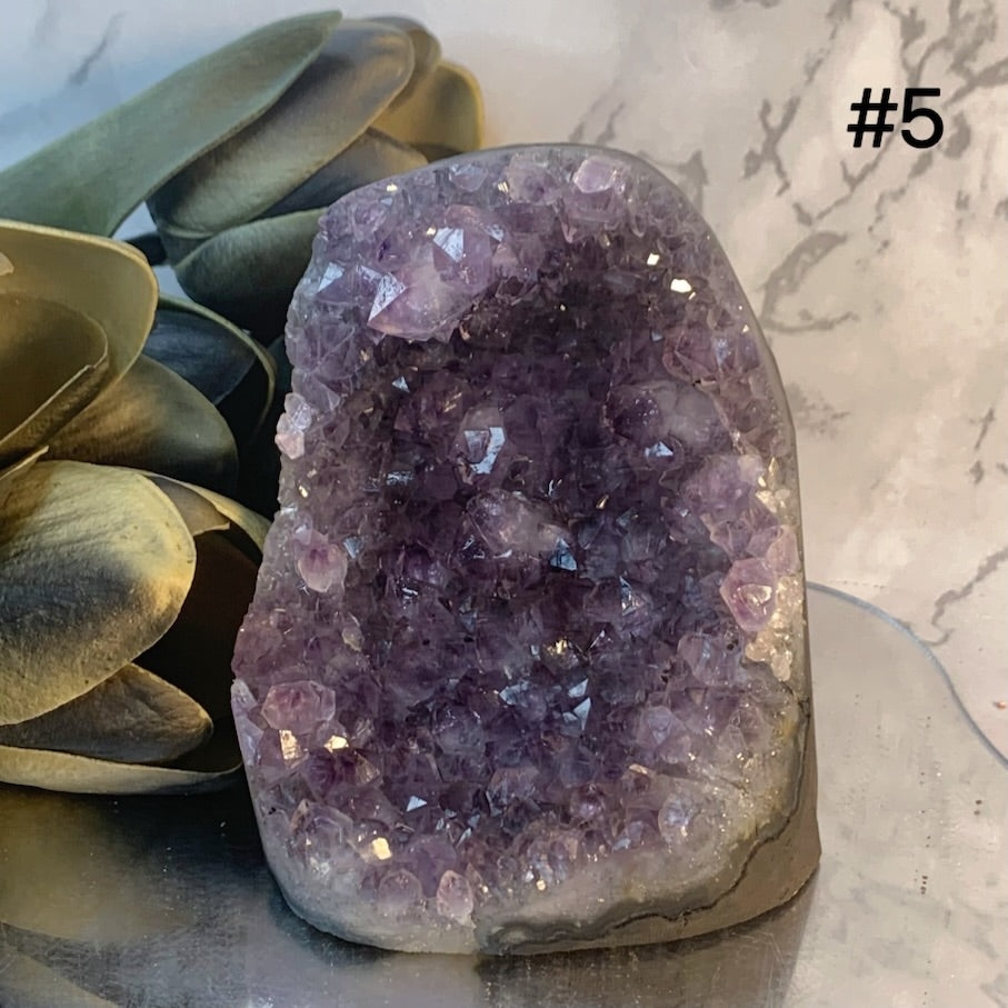 Druzy Amythest Cutbase – zaiencrystal.com