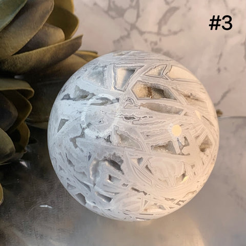 White Mexican Agate Sphere – zaiencrystal.com